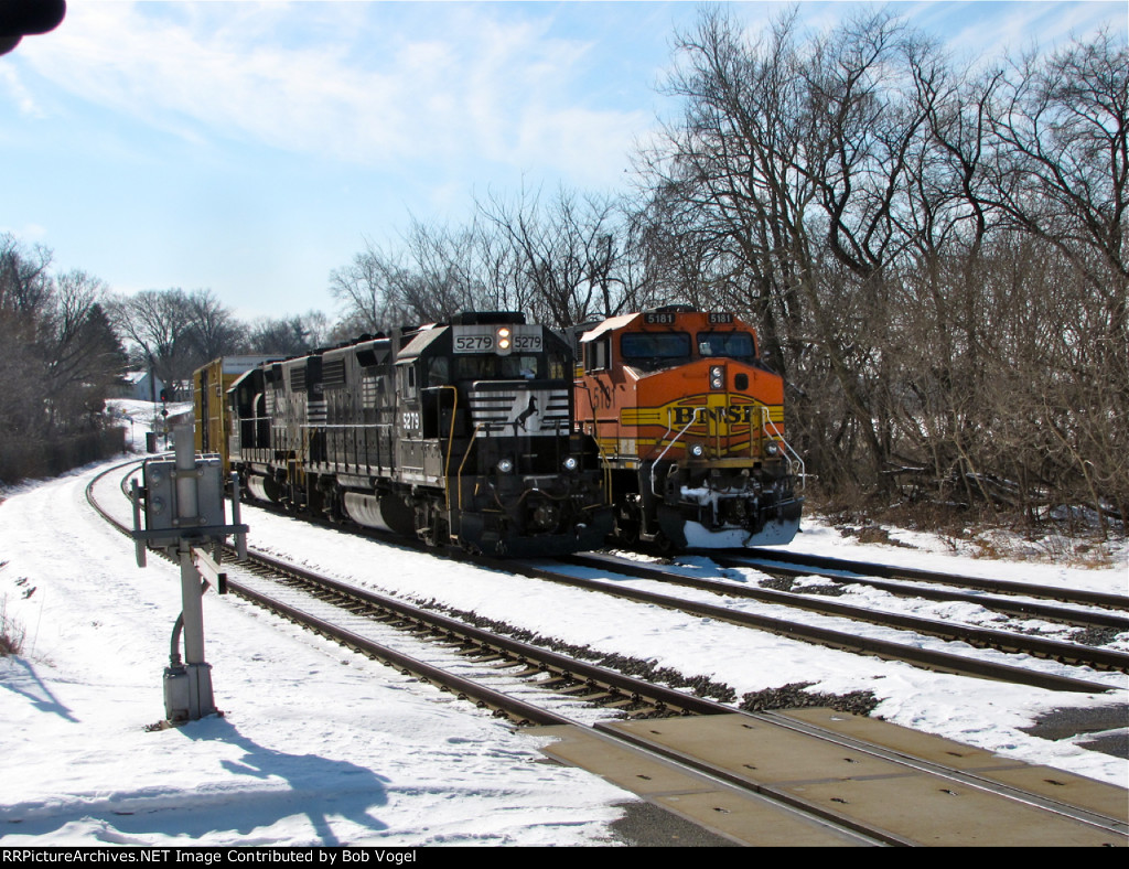NS 5279 and BNSF 5181